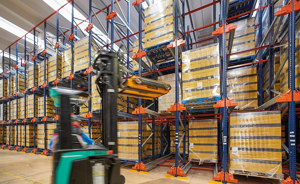 Un entrepôt d’opérateur logistique grande capacité - Mecalux.ci
